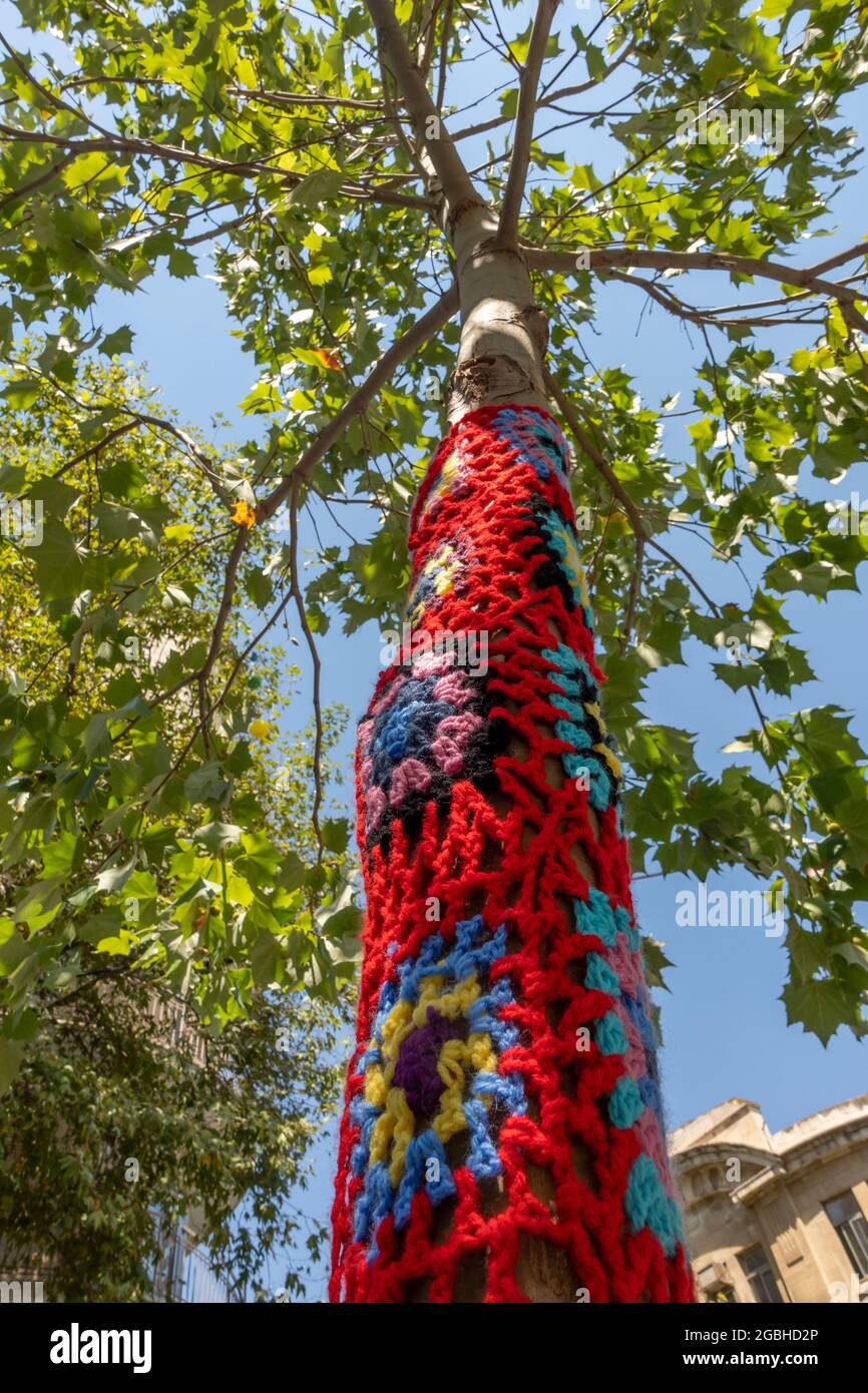 Yarn bombing knitted artwork hi-res stock photography and images - Alamy
