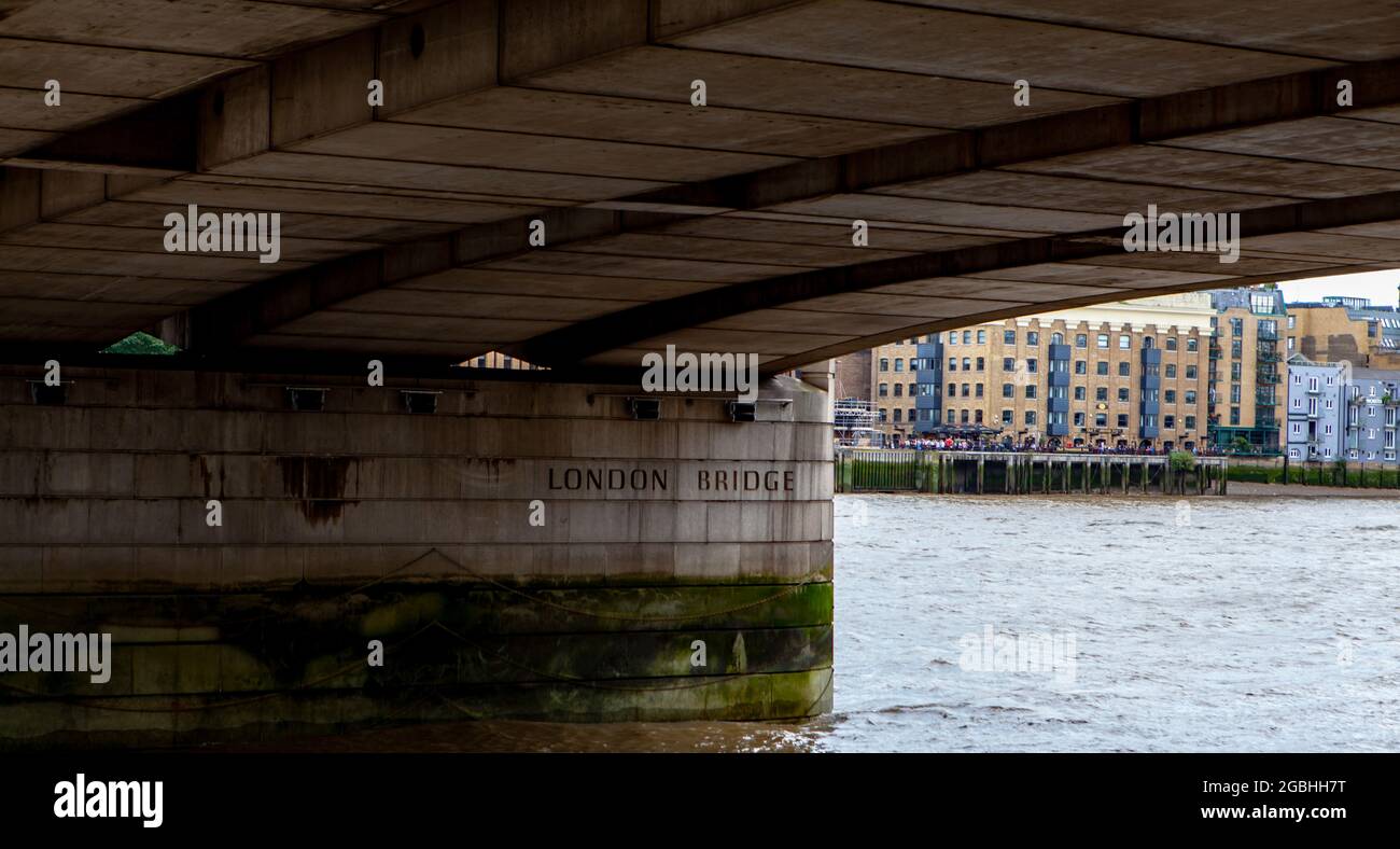 Under the london bridge hi-res stock photography and images - Alamy