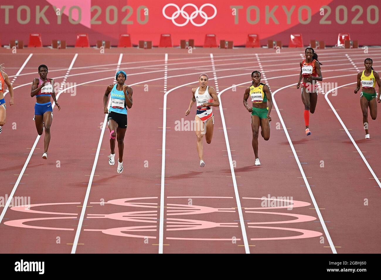 Tokyo, Japan. 4th Aug, 2021. Shaunae Miller-Uibo (2nd L) of Bahamas ...