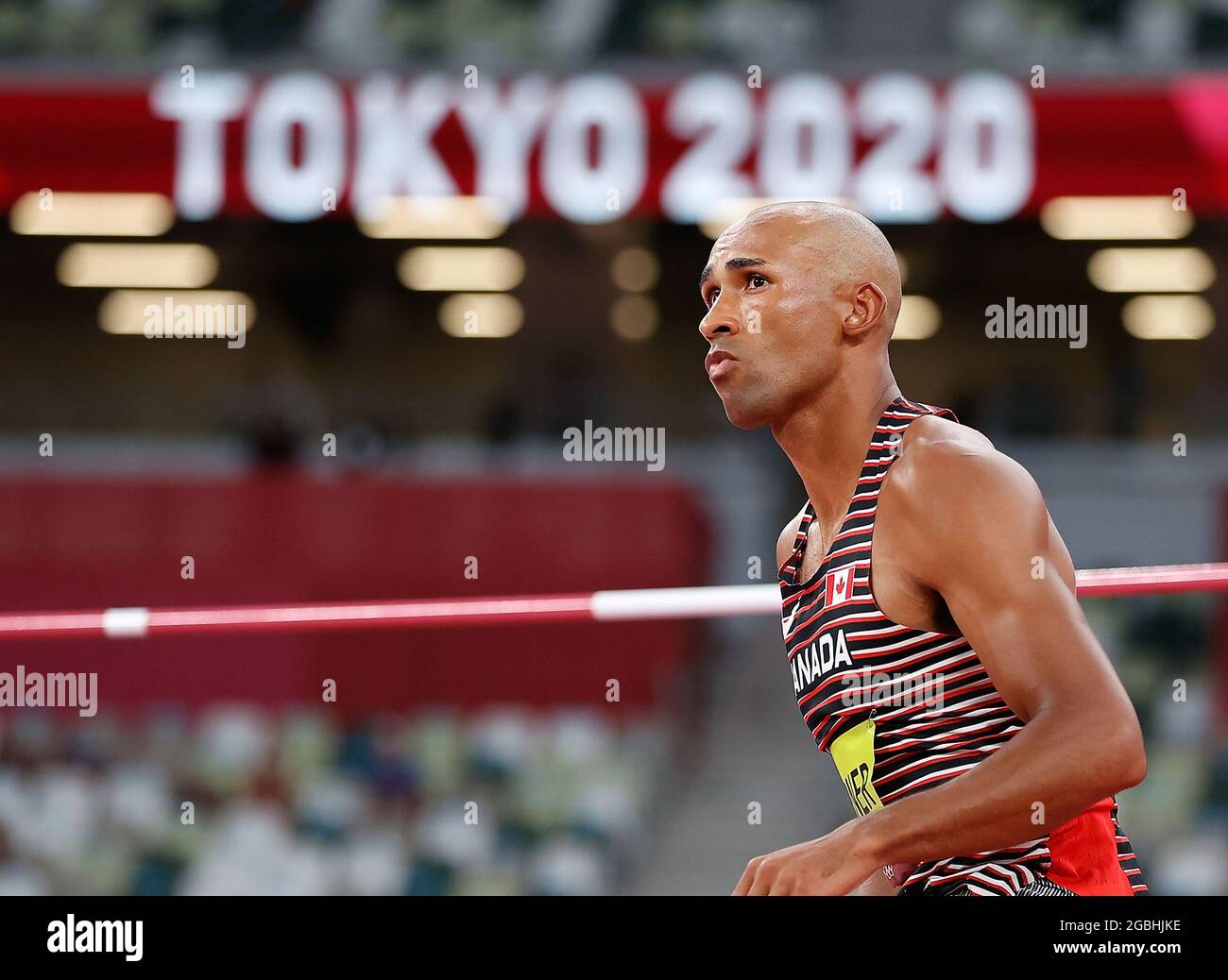 Mens decathlon high jump hi-res stock photography and images - Alamy