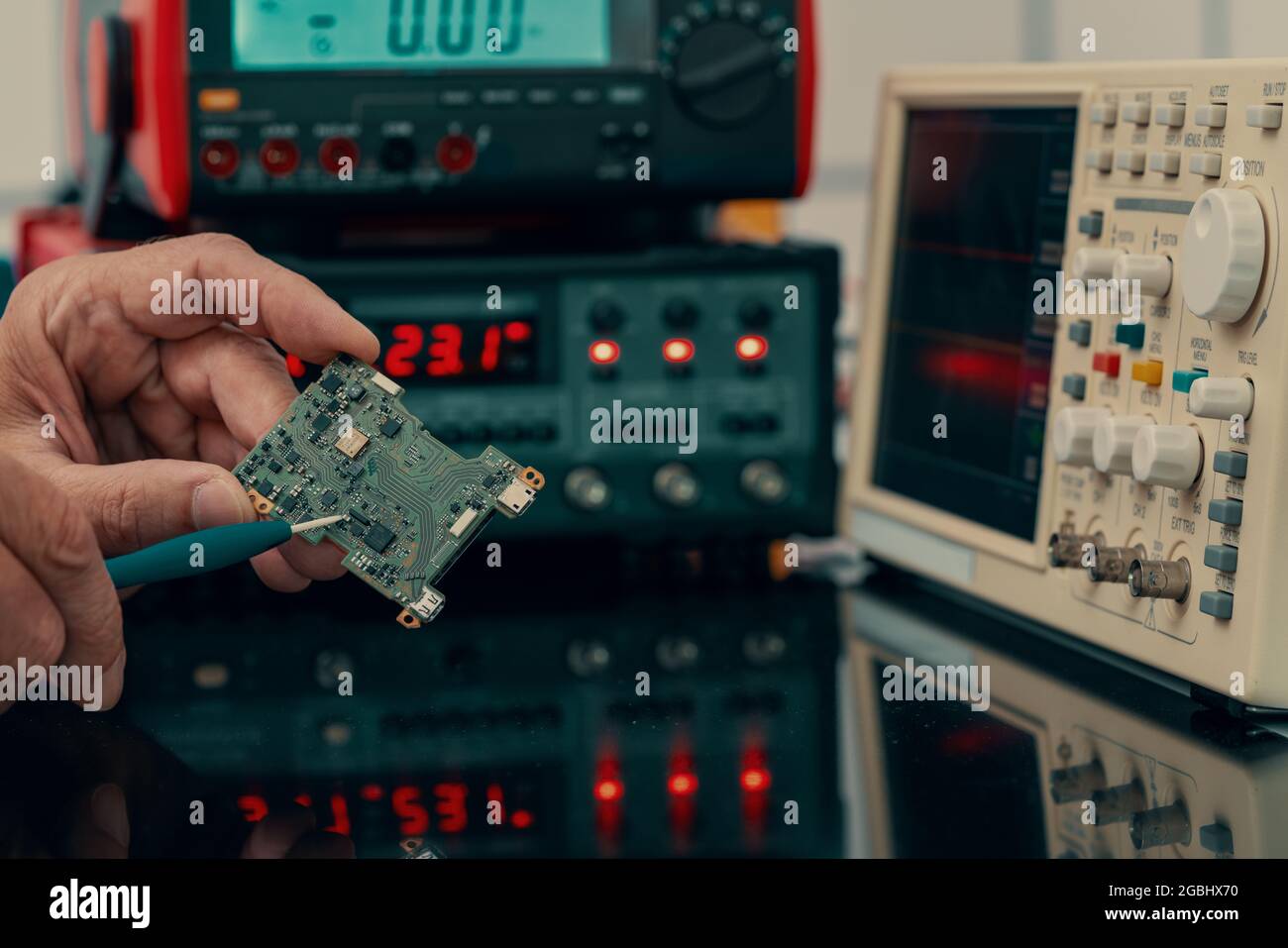 Development of the design of an electronic device in the laboratory of ...