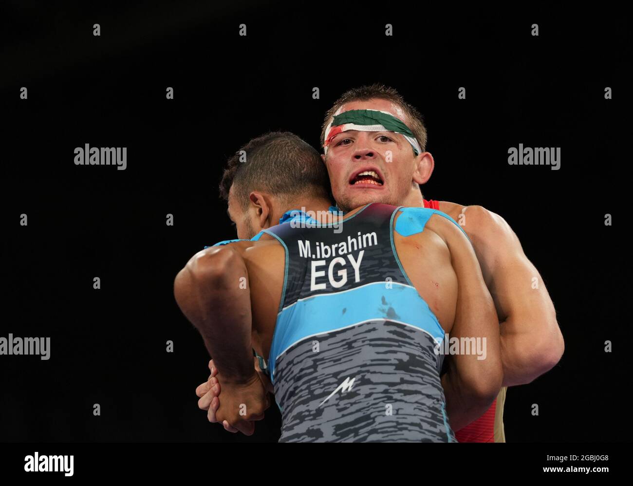 Chiba, Japan. 4th Aug, 2021. Artem Surkov (red) of the ROC competes ...
