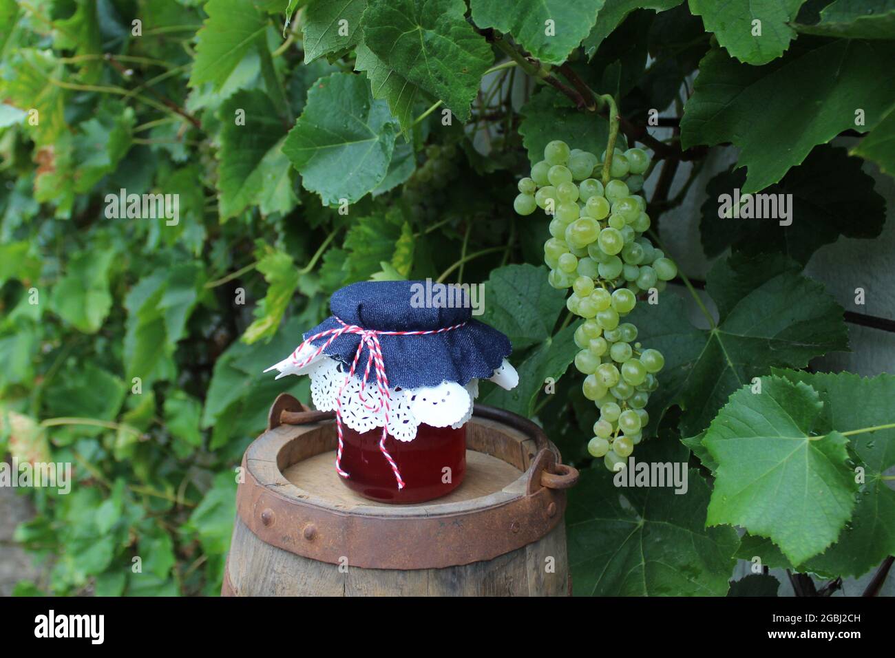 grape jelly and grapes Stock Photo - Alamy