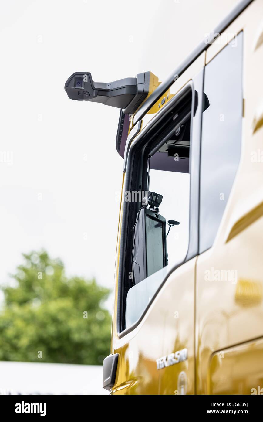 Schweitenkirchen, Germany. 04th Aug, 2021. A digital exterior mirror is ...