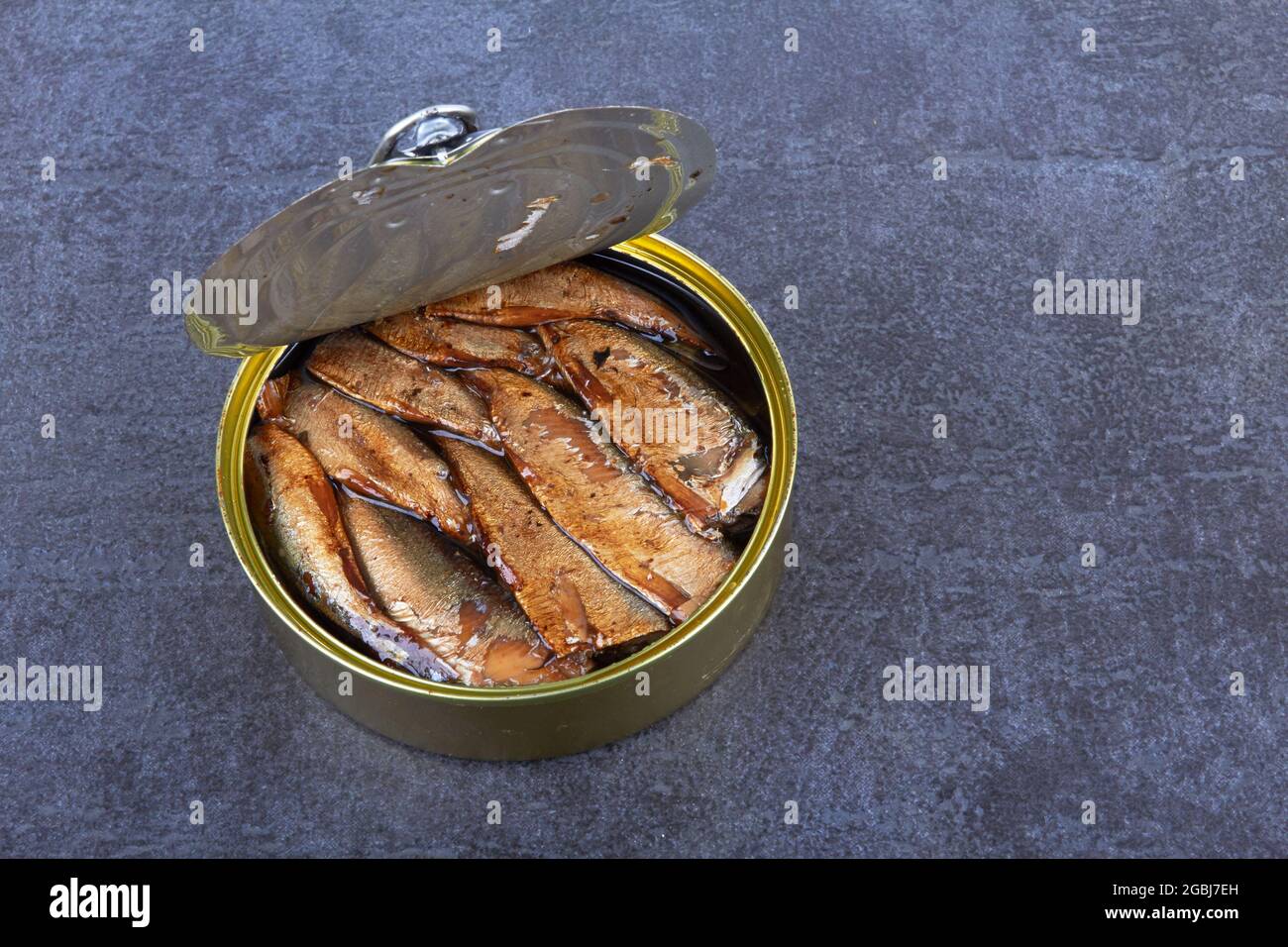 Open canned food hi-res stock photography and images - Alamy