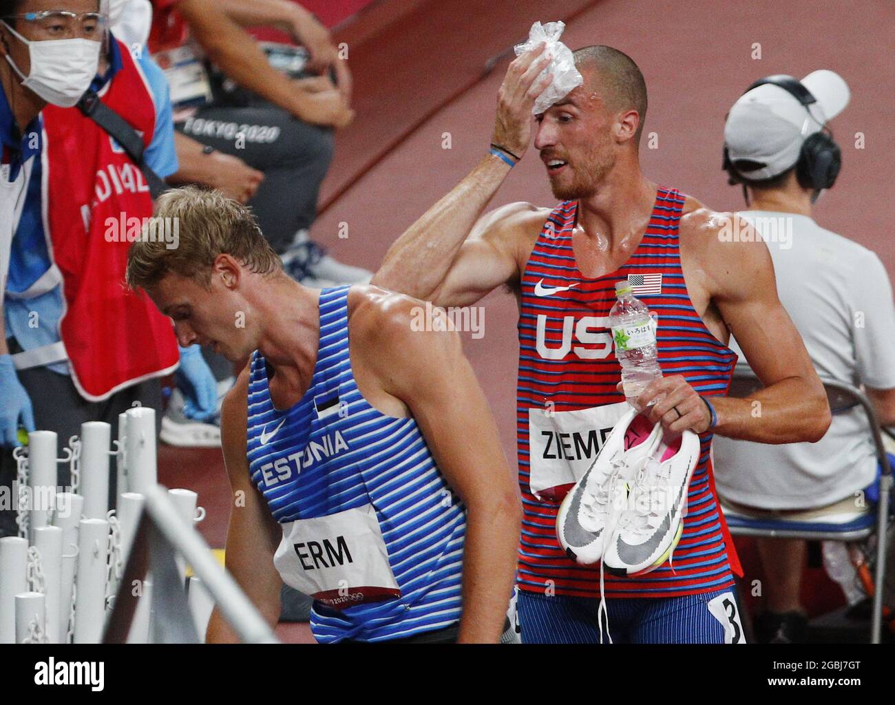 Tokyo, Japan. 04th Aug, 2021. Zach Ziemek of the USA cools himself off ...