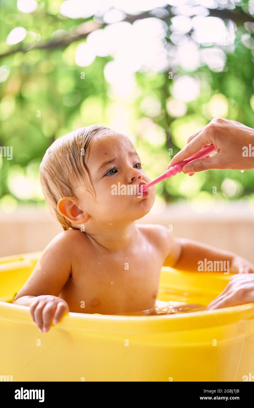 Teeth brush outdoor hi-res stock photography and images - Alamy