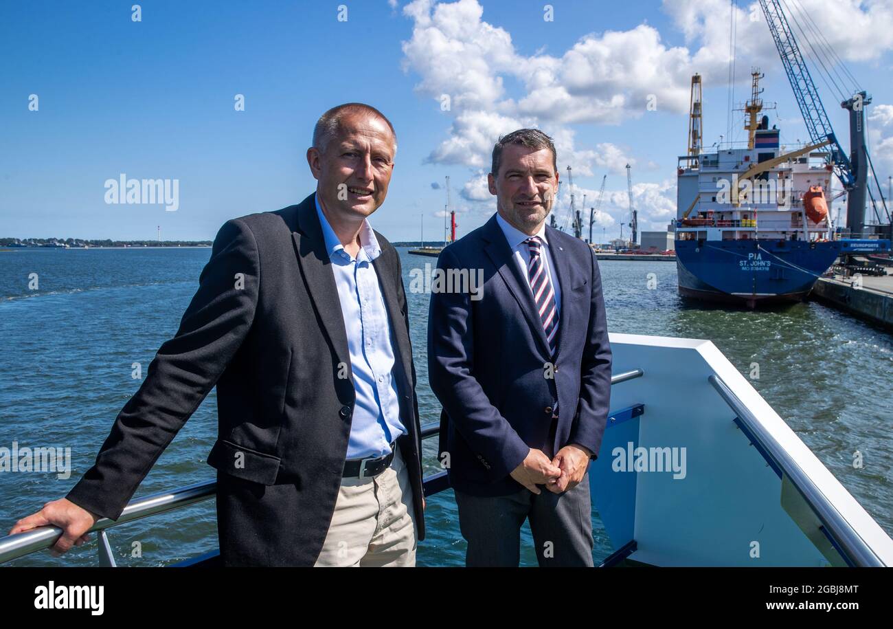 Shipping throughput hi-res stock photography and images - Alamy