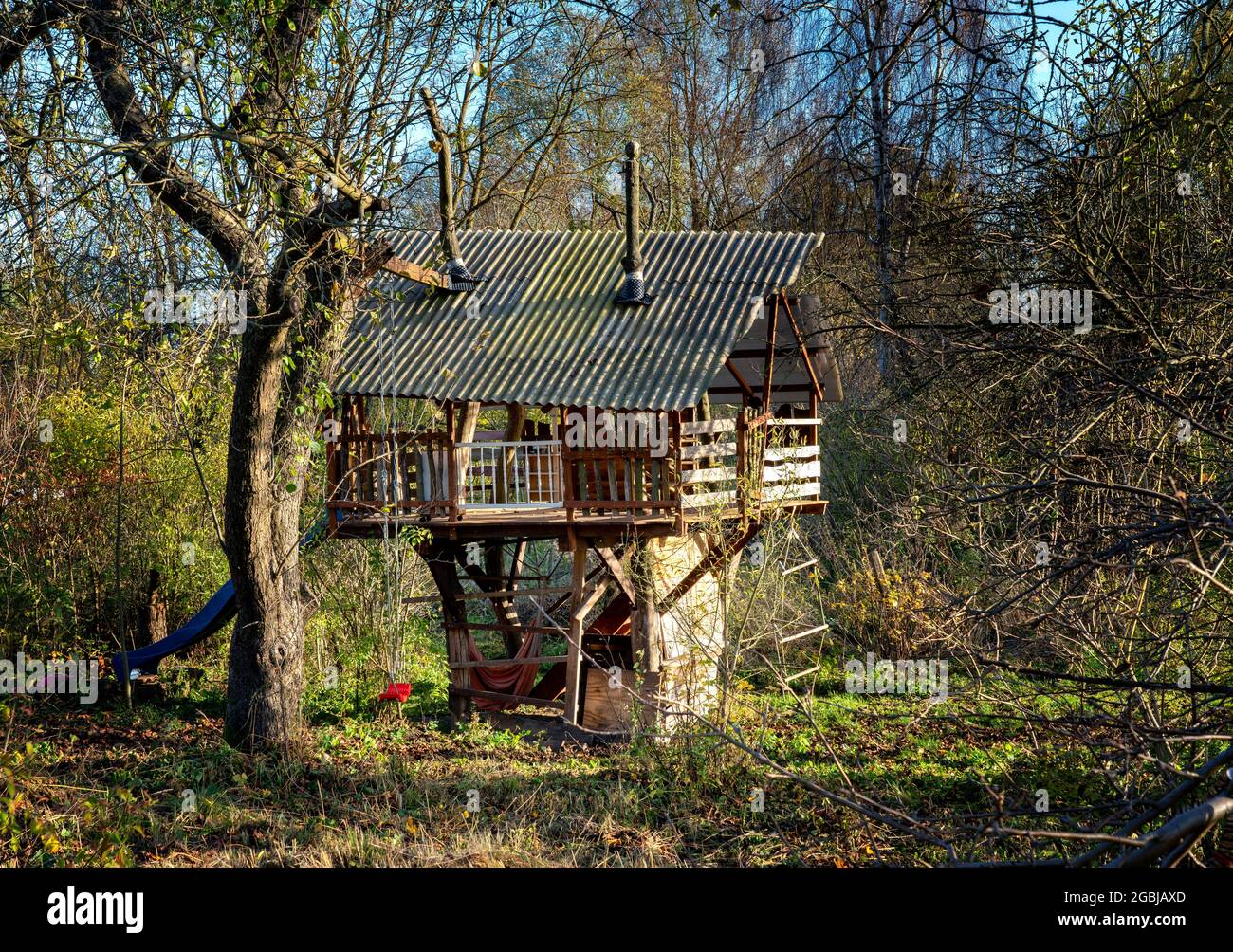 Baumhaus children hi-res stock photography and images - Alamy