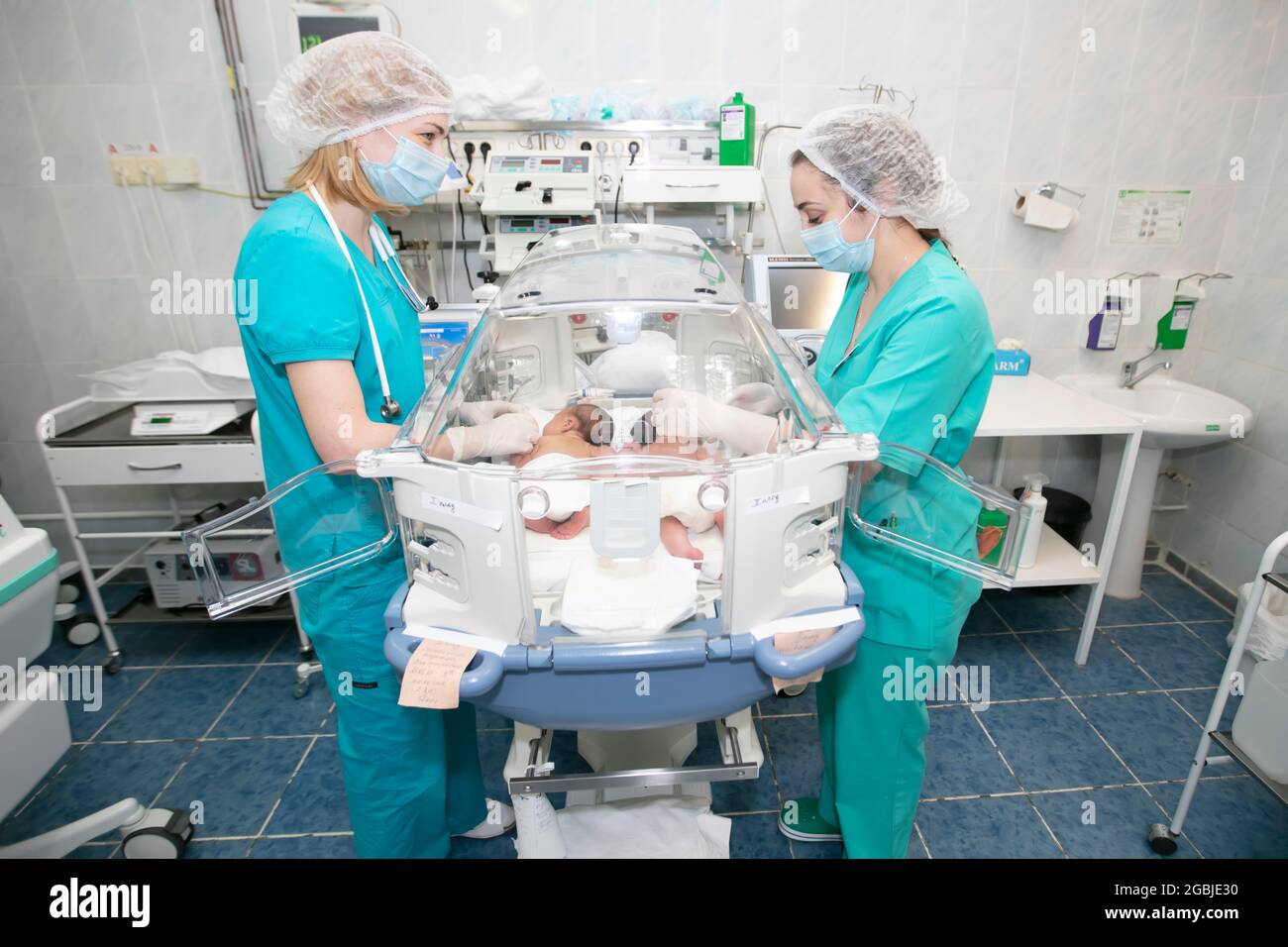 A children's doctor stands with a box for newborns in a children's ...