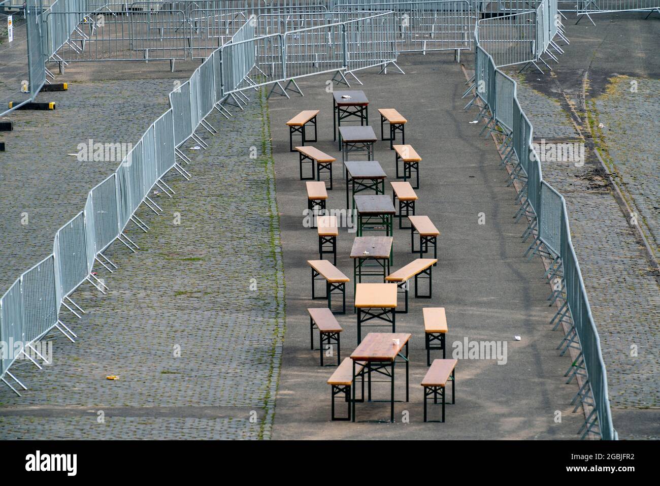 Kirmes Happy Colonia, Corona-compliant funfair at the Deutzer Werft, on ...