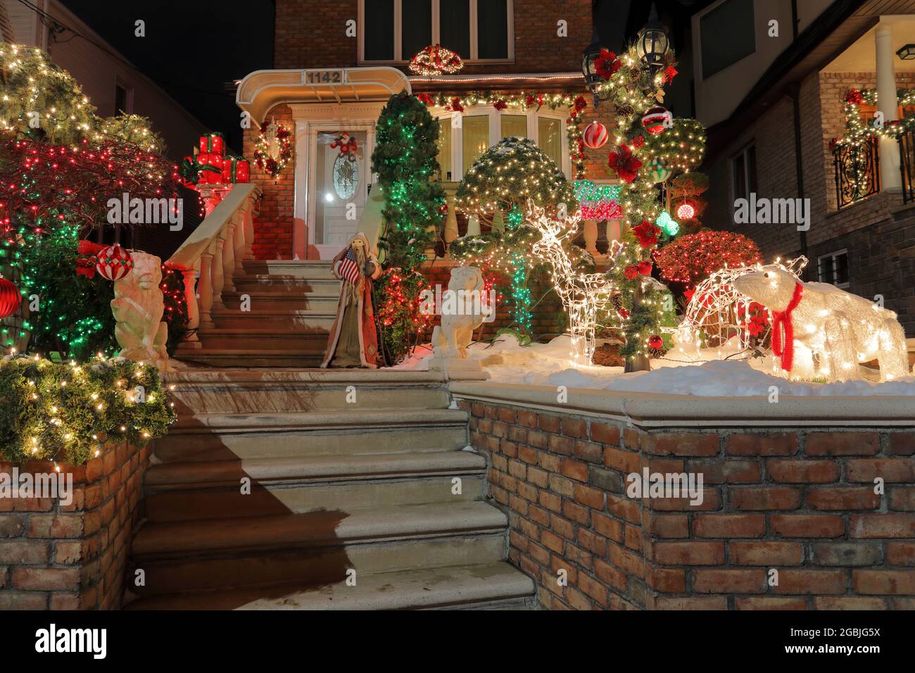 Christmas decorated hi-res stock photography and images - Alamy