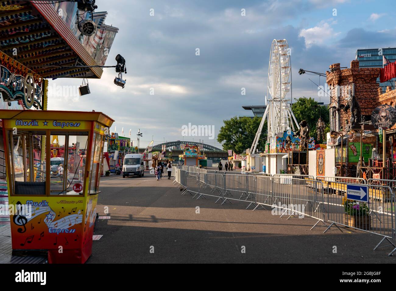 Kirmes Happy Colonia, Corona-compliant funfair at the Deutzer Werft, on ...