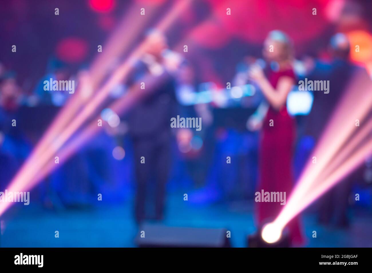 Blurred concert background with singers and stage projector beams Stock ...