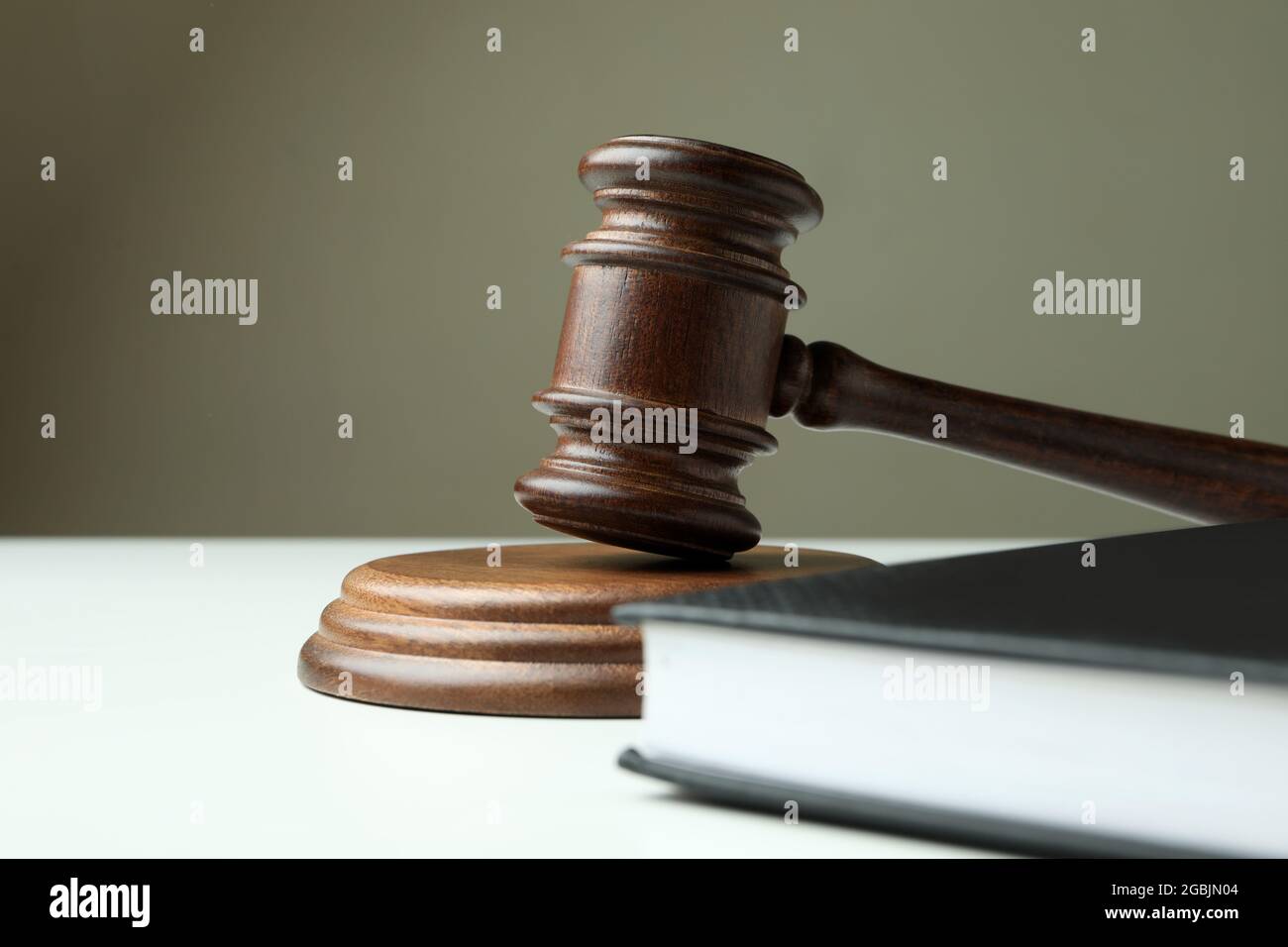 Close up judge gavel book hi-res stock photography and images - Alamy
