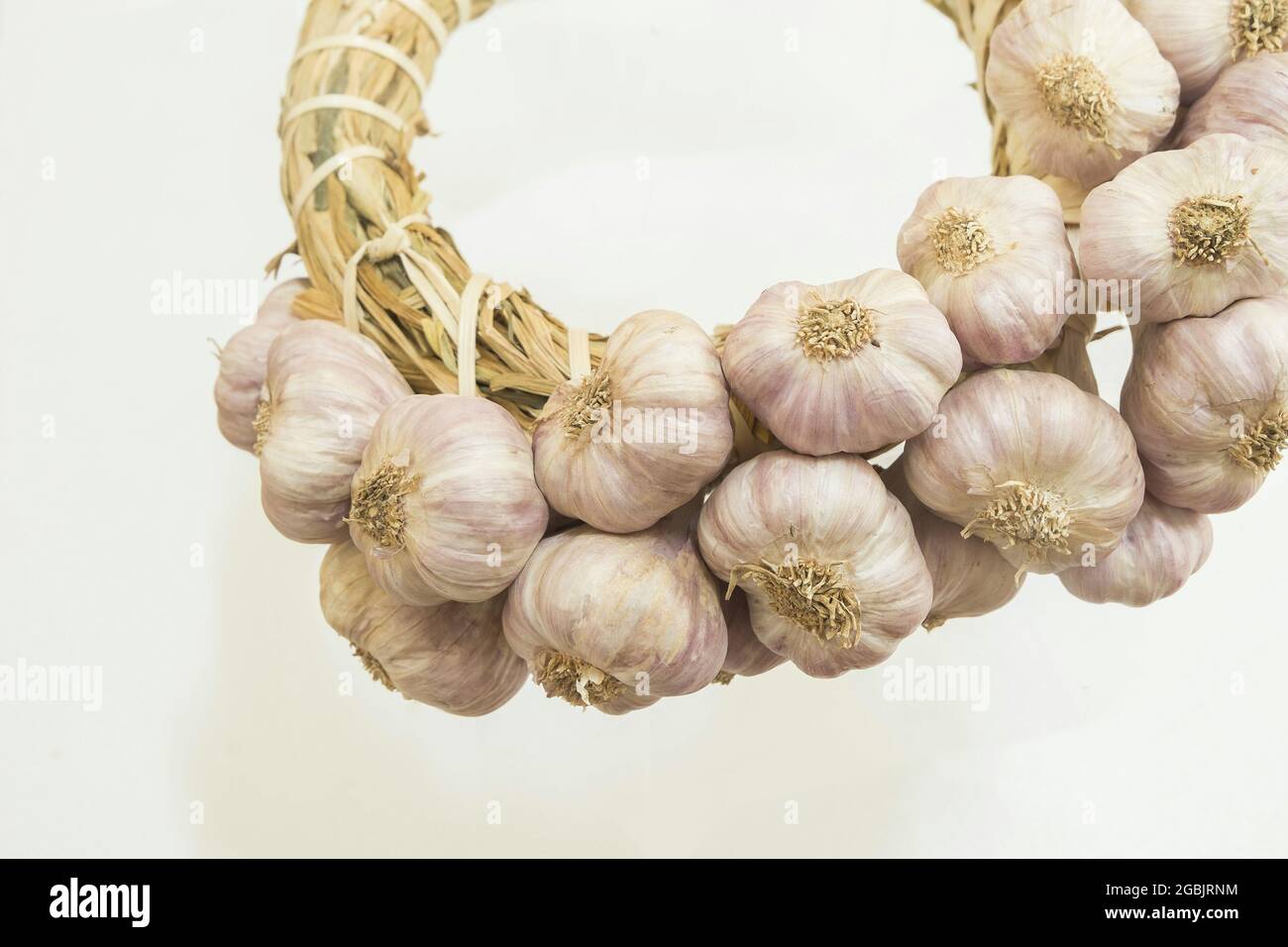 White garlic blubs cut out Stock Photo - Alamy