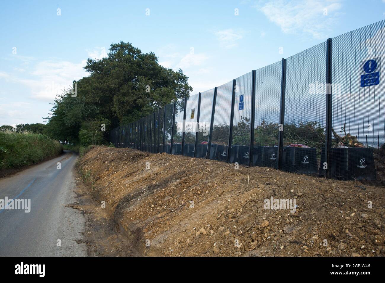 Hundred year old oak tree hi-res stock photography and images - Alamy