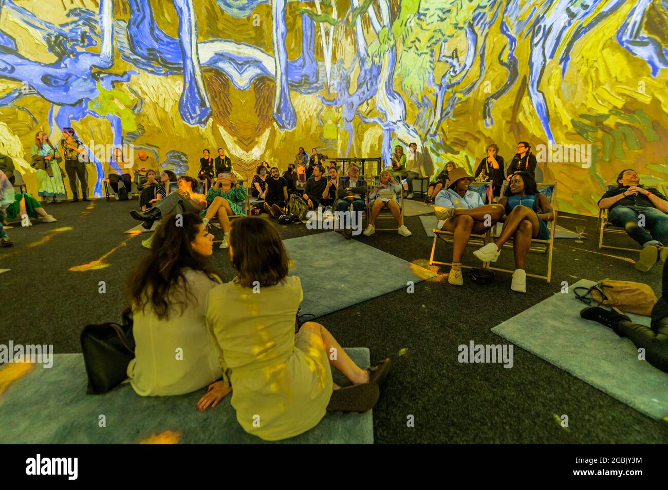 Light floor projection hi-res stock photography and images - Alamy