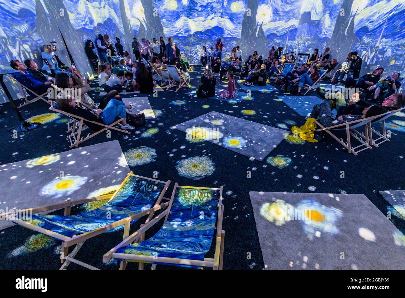 Interactive floor projection hi-res stock photography and images - Alamy