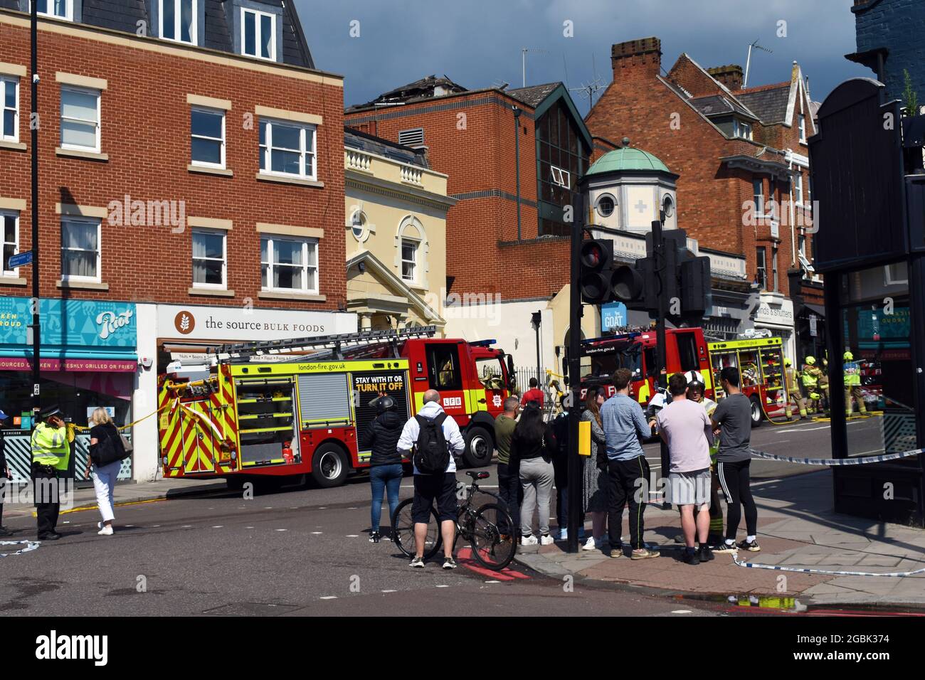 London, UK. 4th Aug, 2021. London Fire Brigade 8 fire engines attend ...