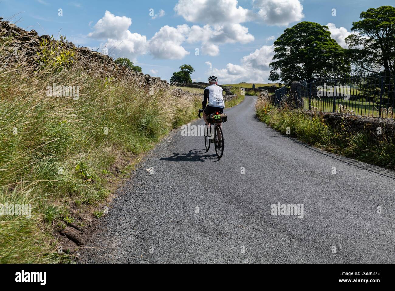 Cyclist yorkshire a road hi-res stock photography and images - Alamy