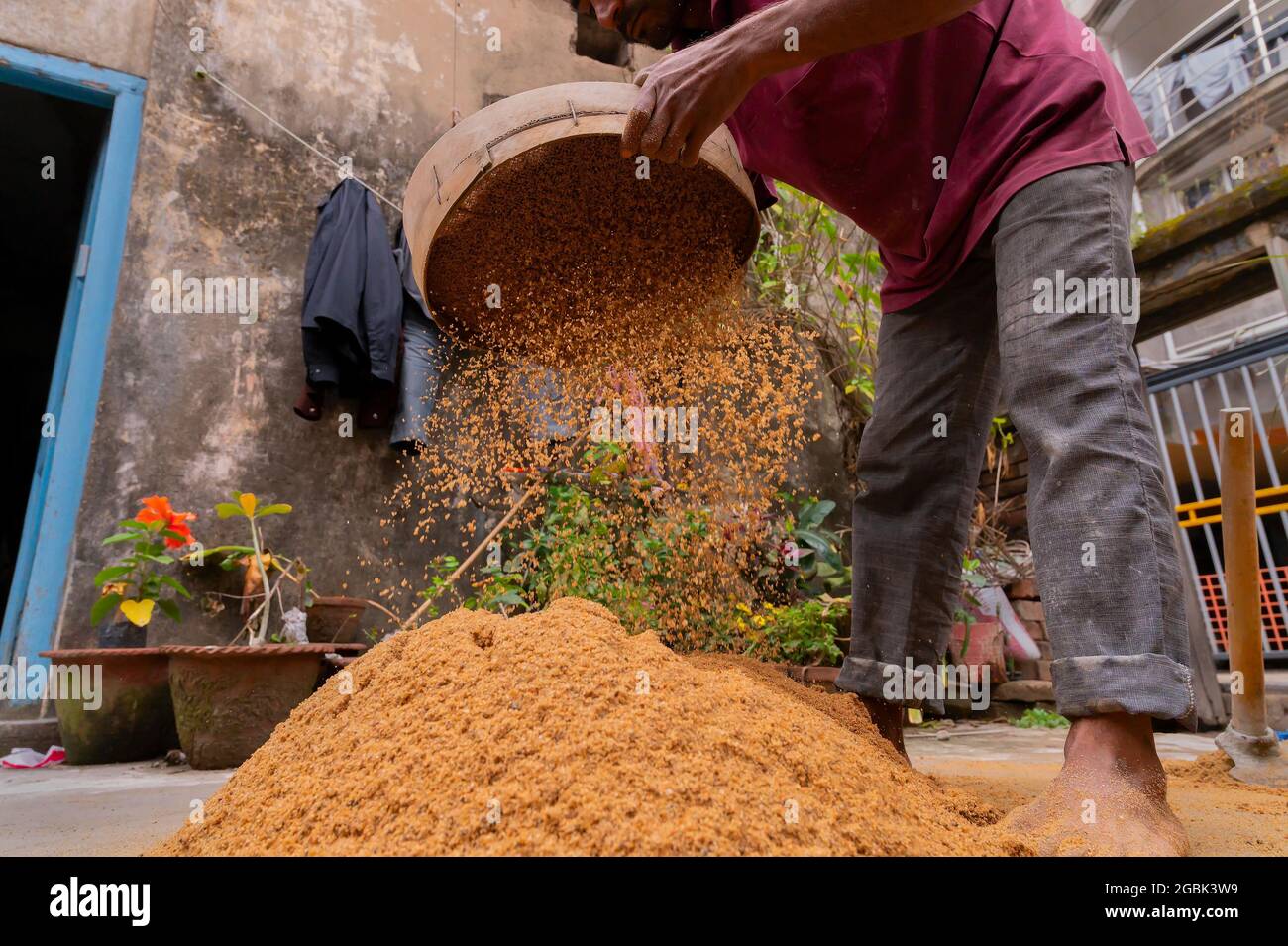 Howrah, West Bengal, India - 6th January 2020 : Indian labour ...