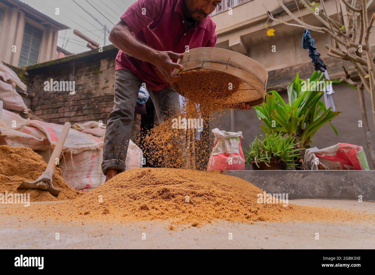 Sieve sand hi-res stock photography and images - Alamy