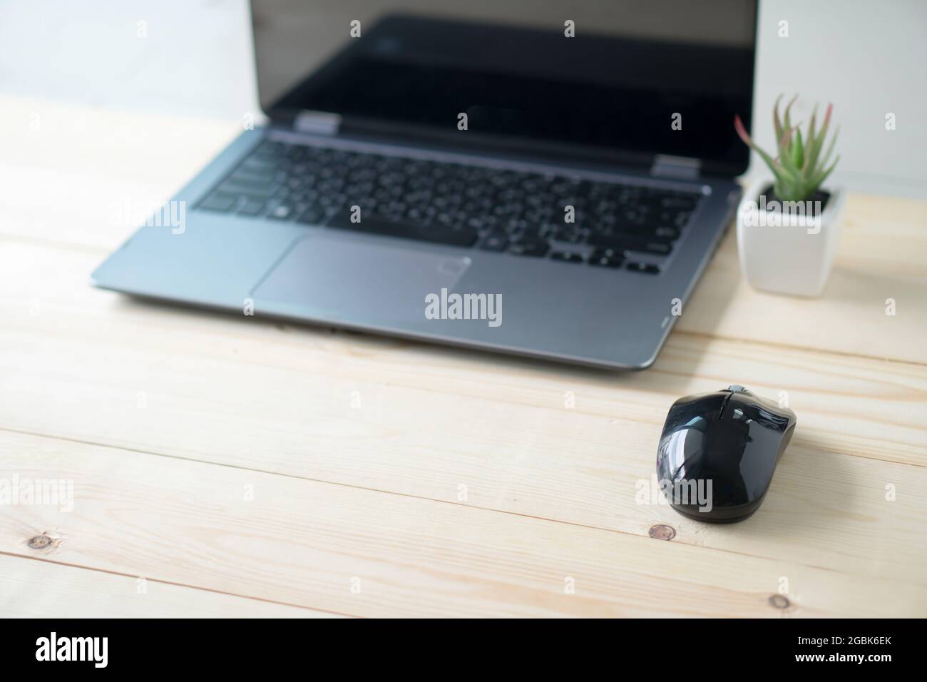 Laptop and mouse on table Stock Photo - Alamy