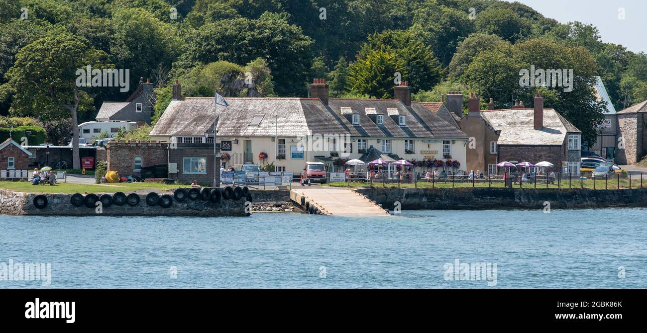 Cremyll, Cornwall, England, UK. 2021. Attractive pub with outdoor ...