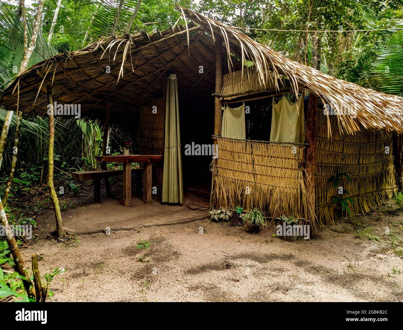 Brazilian traditional Indian straw roof Stock Photo - Alamy
