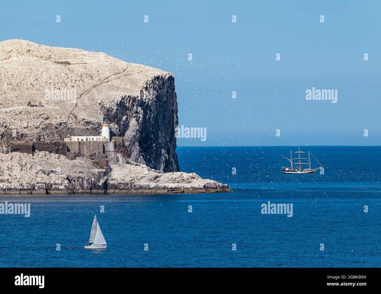 Square rigger sailing ship hi-res stock photography and images - Alamy