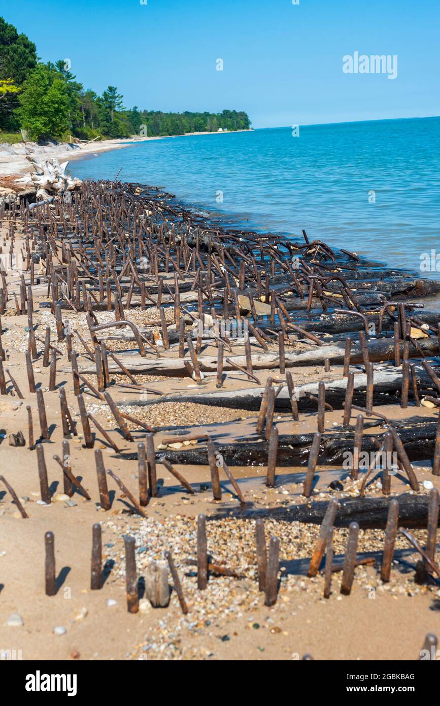 Sunken ship remains hi-res stock photography and images - Alamy