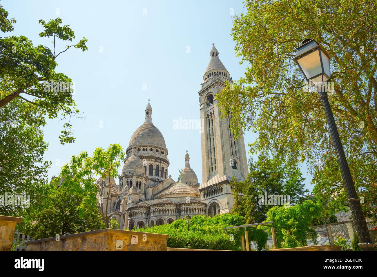 Sacre Coeur Basilica with nature and street lamp in foreground Stock ...