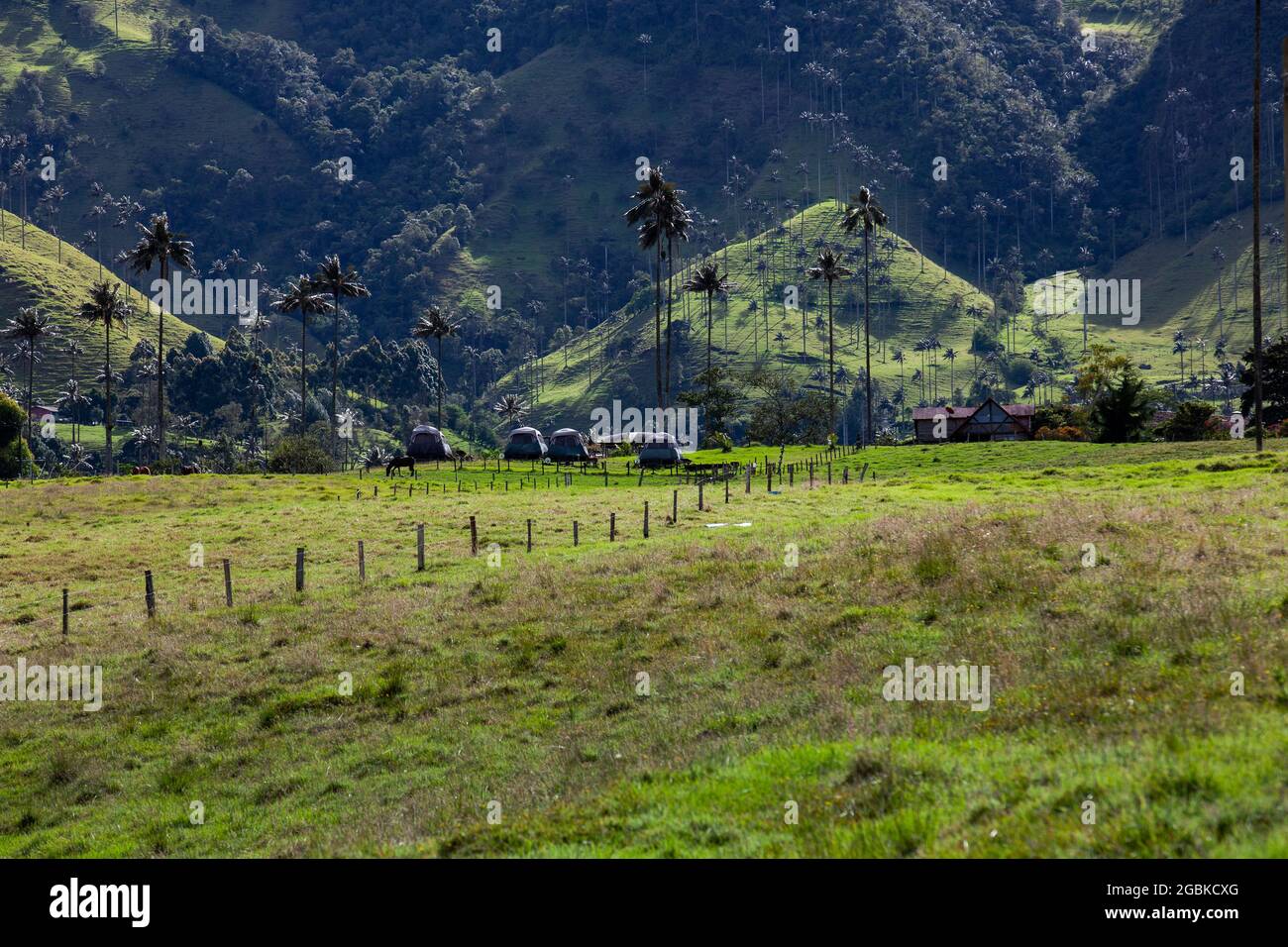 Tents located in countryside hi-res stock photography and images - Alamy