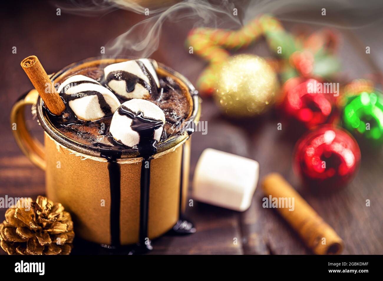 Gold syrup hi-res stock photography and images - Alamy