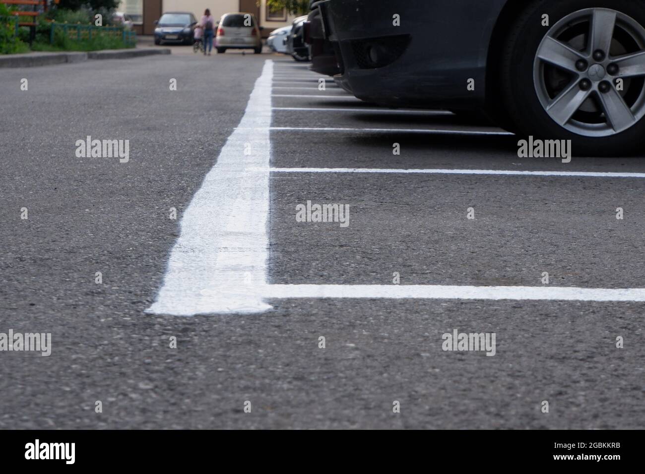 Car park line marking hi-res stock photography and images - Alamy
