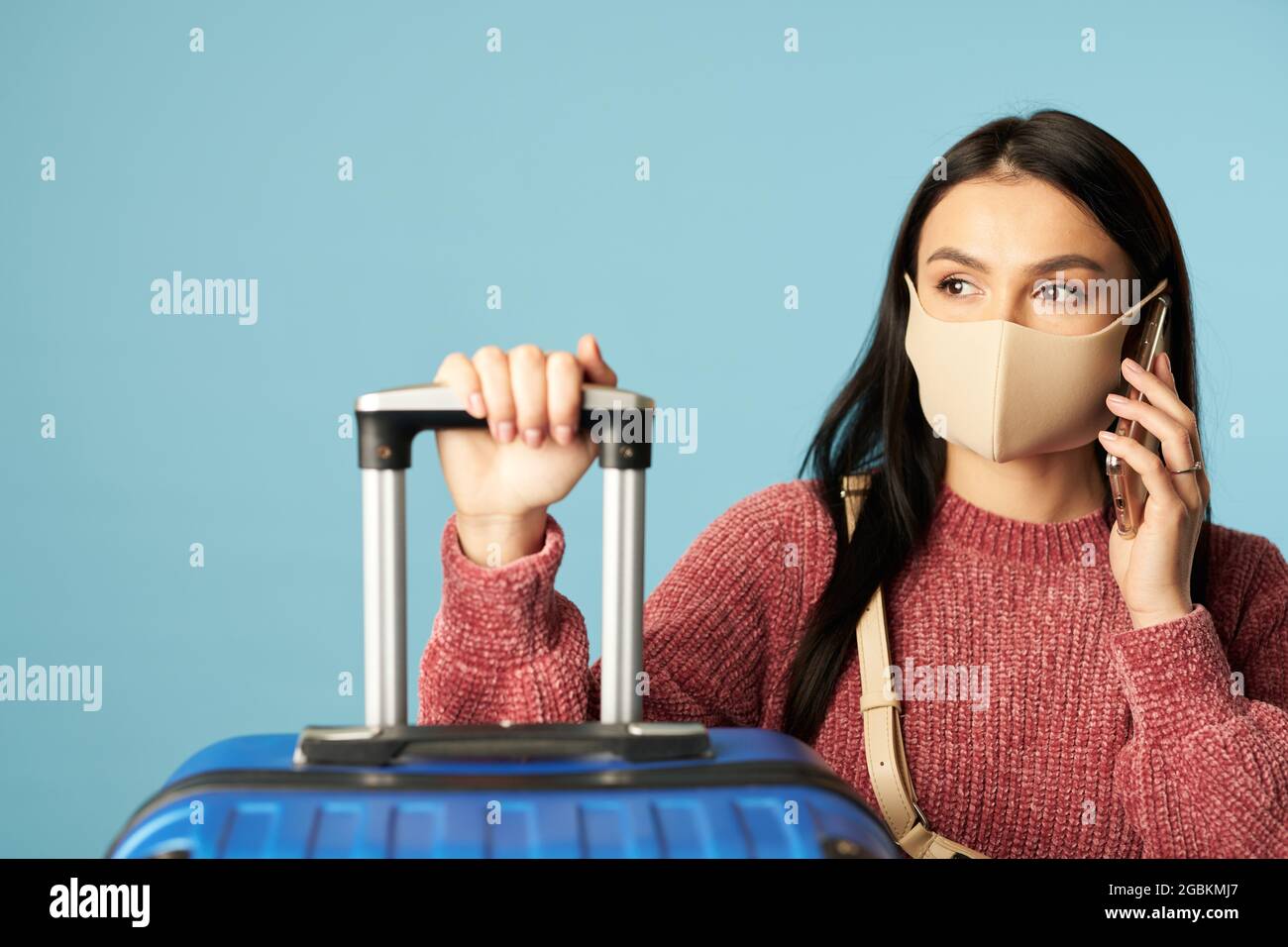 Lady using smartphone near hi-res stock photography and images - Alamy