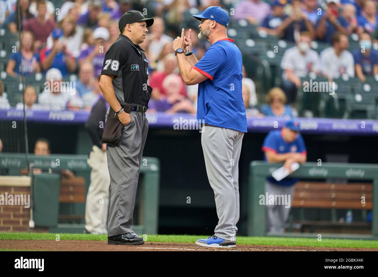 Home plate ump hi-res stock photography and images - Alamy