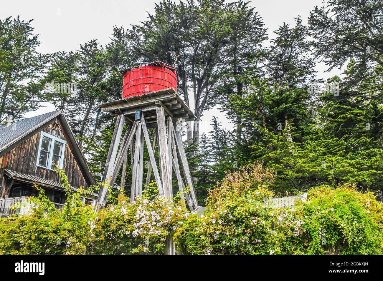 Wooden water tank hi-res stock photography and images - Alamy