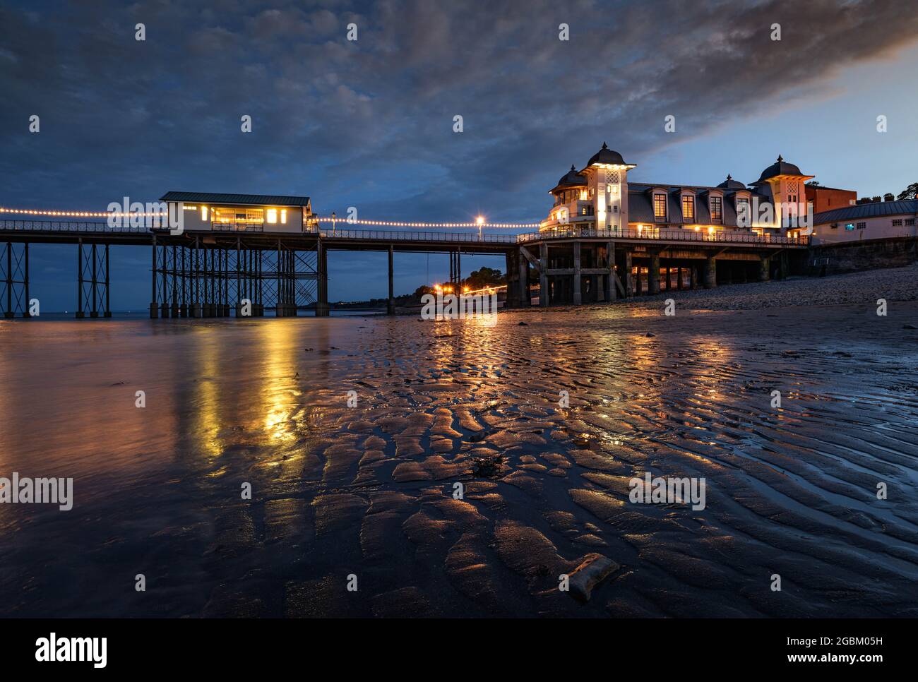 Penarth pier summer wales hi-res stock photography and images - Alamy
