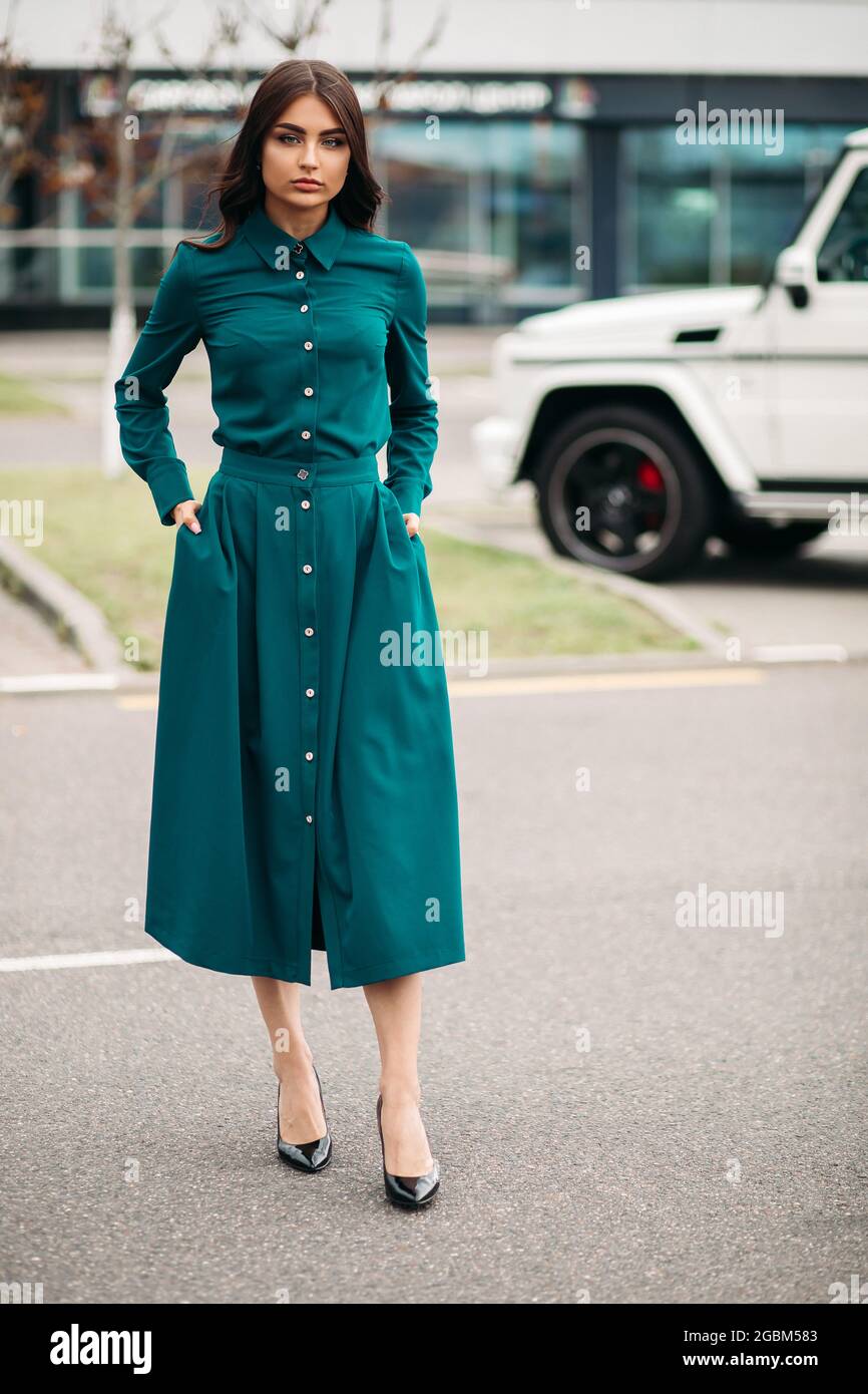 Emerald green dress hi-res stock photography and images - Alamy