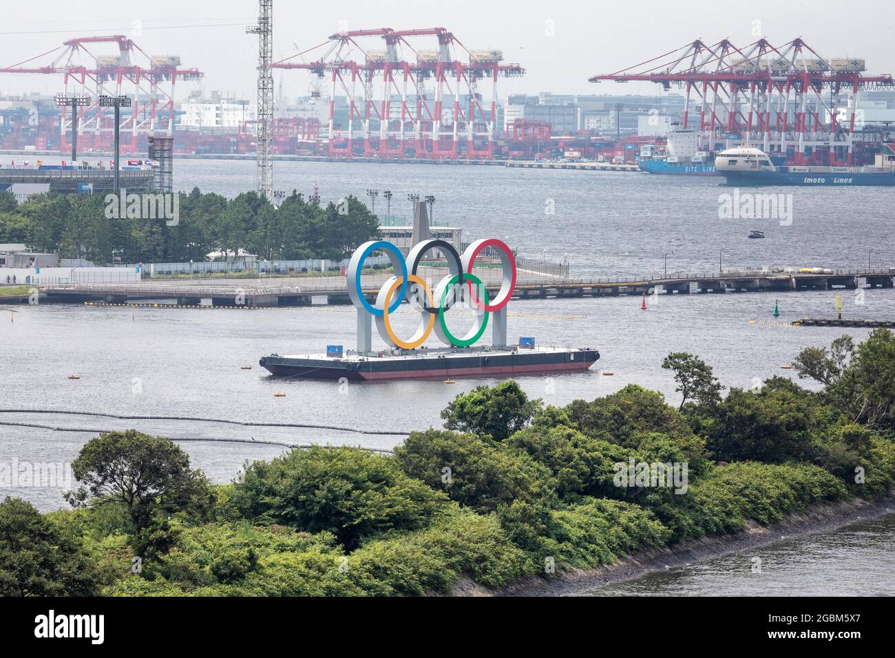 Olympic Rings seen in Odaiba, in Tokyo Bay during the Tokyo Olympics ...