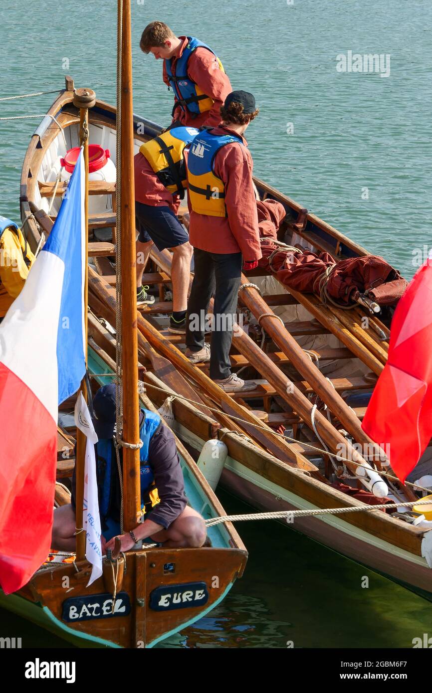 Vintage sailing barks hi-res stock photography and images - Alamy