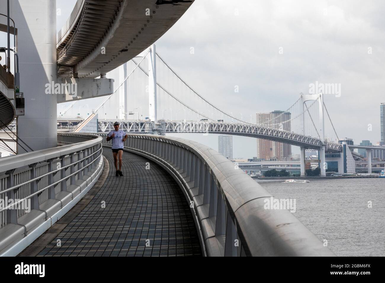 The Rainbow bridge connecting Shibaura to Odaiba island. (Photo by ...