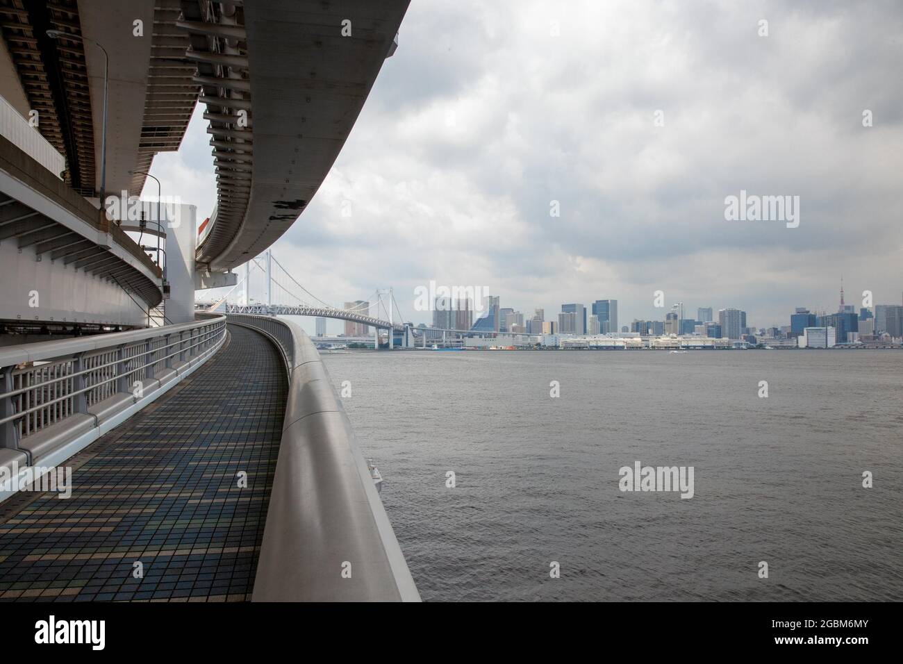 Tokyo, Japan. 28th July, 2021. The Rainbow bridge connecting Shibaura ...