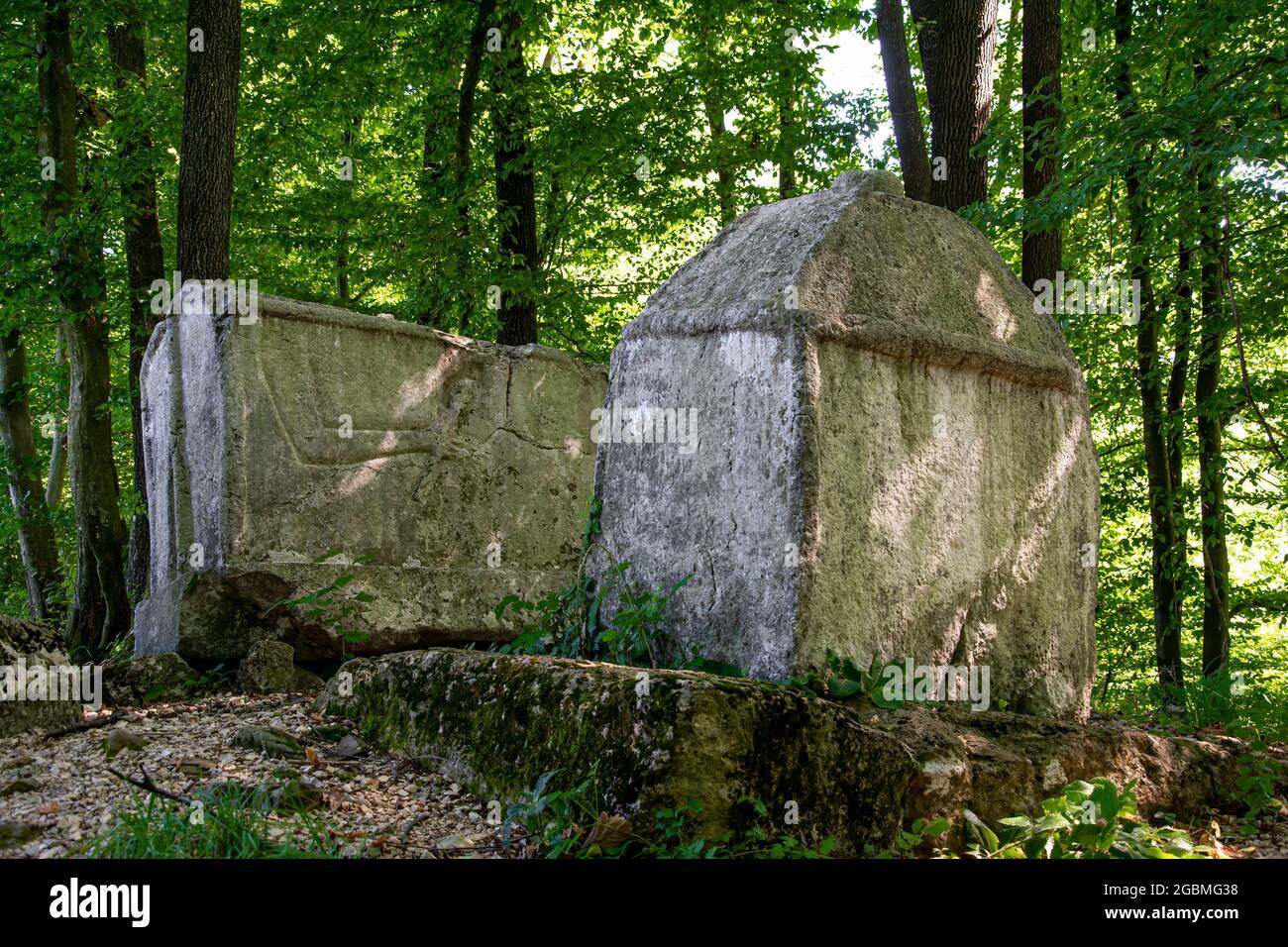 Medieval tombstone hi-res stock photography and images - Alamy