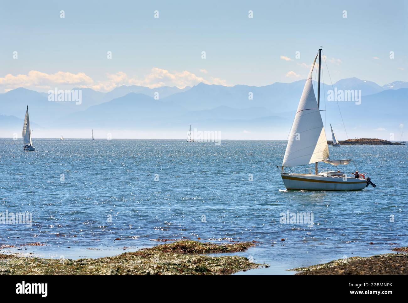 Smooth sailing hi-res stock photography and images - Alamy