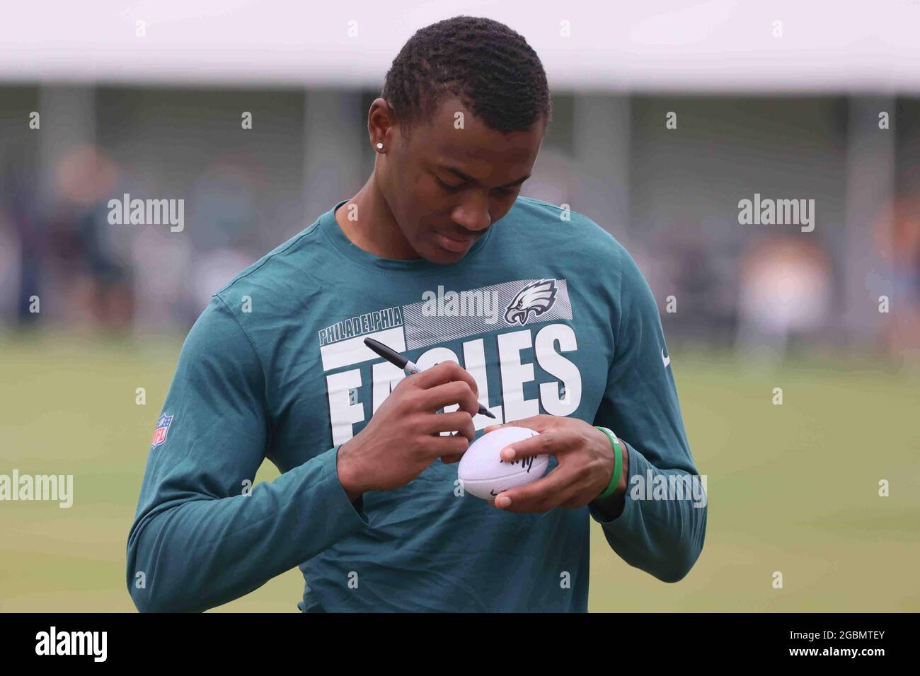 Devonta smith eagles hi-res stock photography and images - Alamy