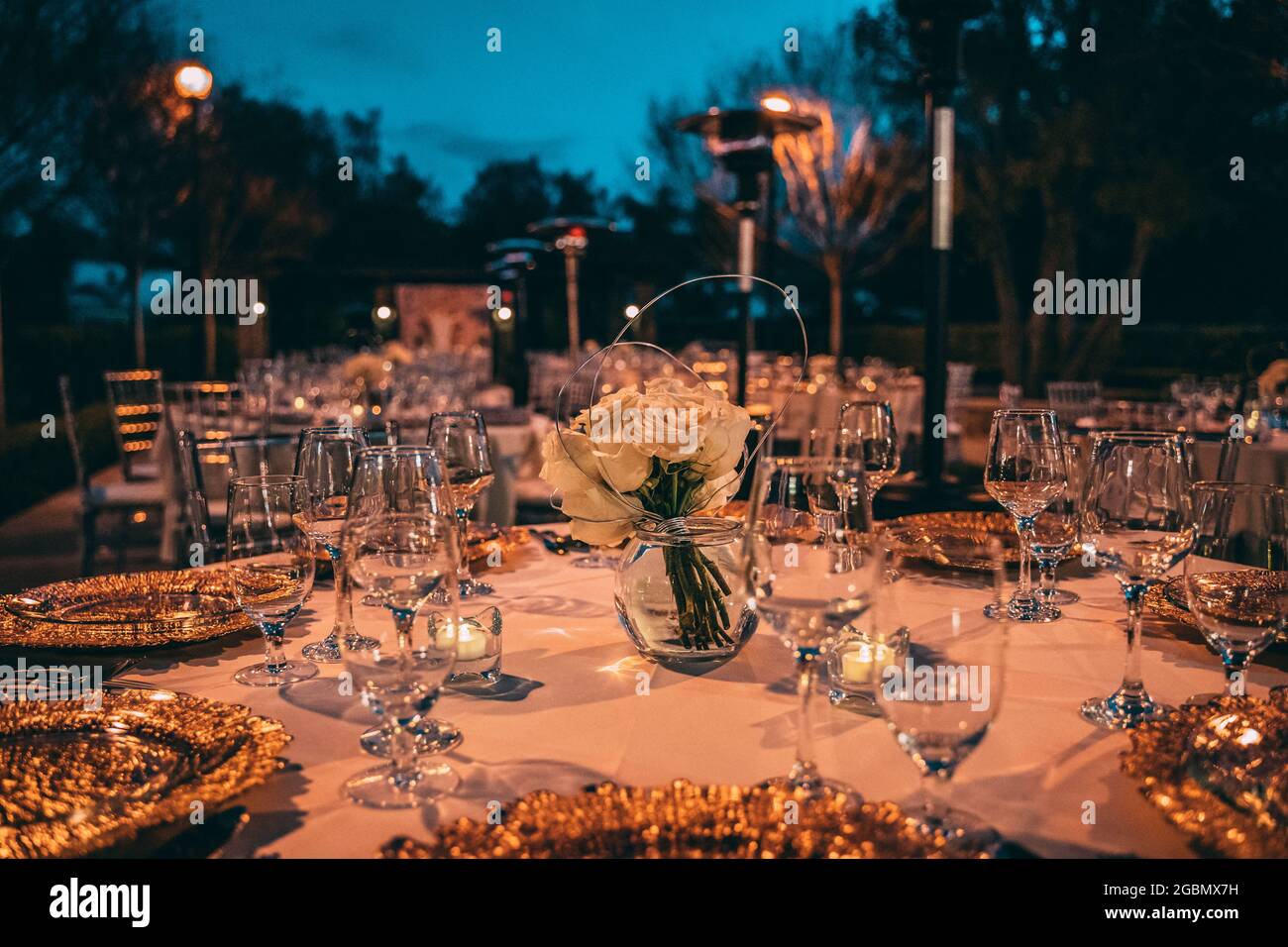 Beautiful fancy dining table at an event Stock Photo - Alamy