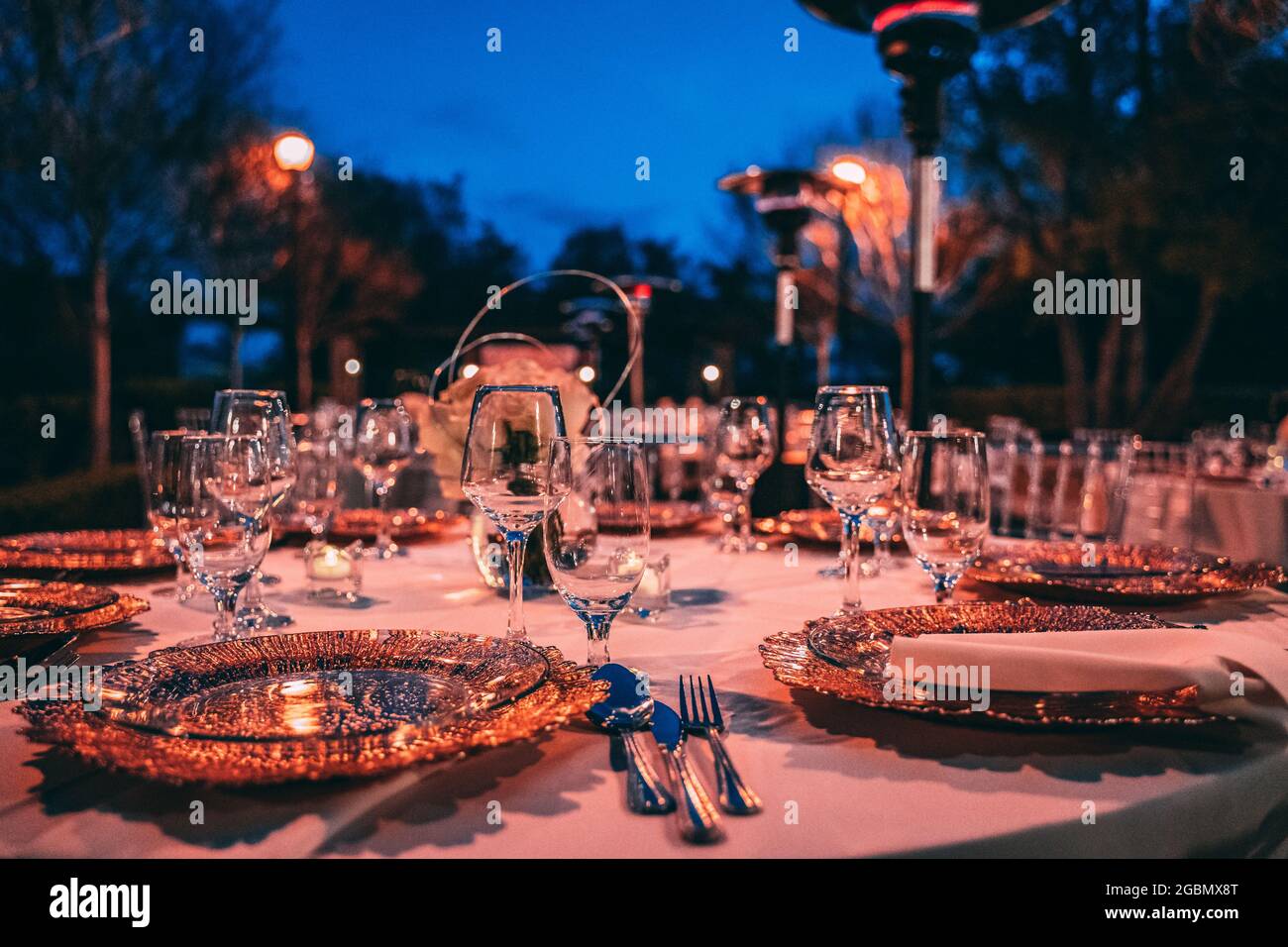 Beautiful fancy dining table at an event Stock Photo - Alamy